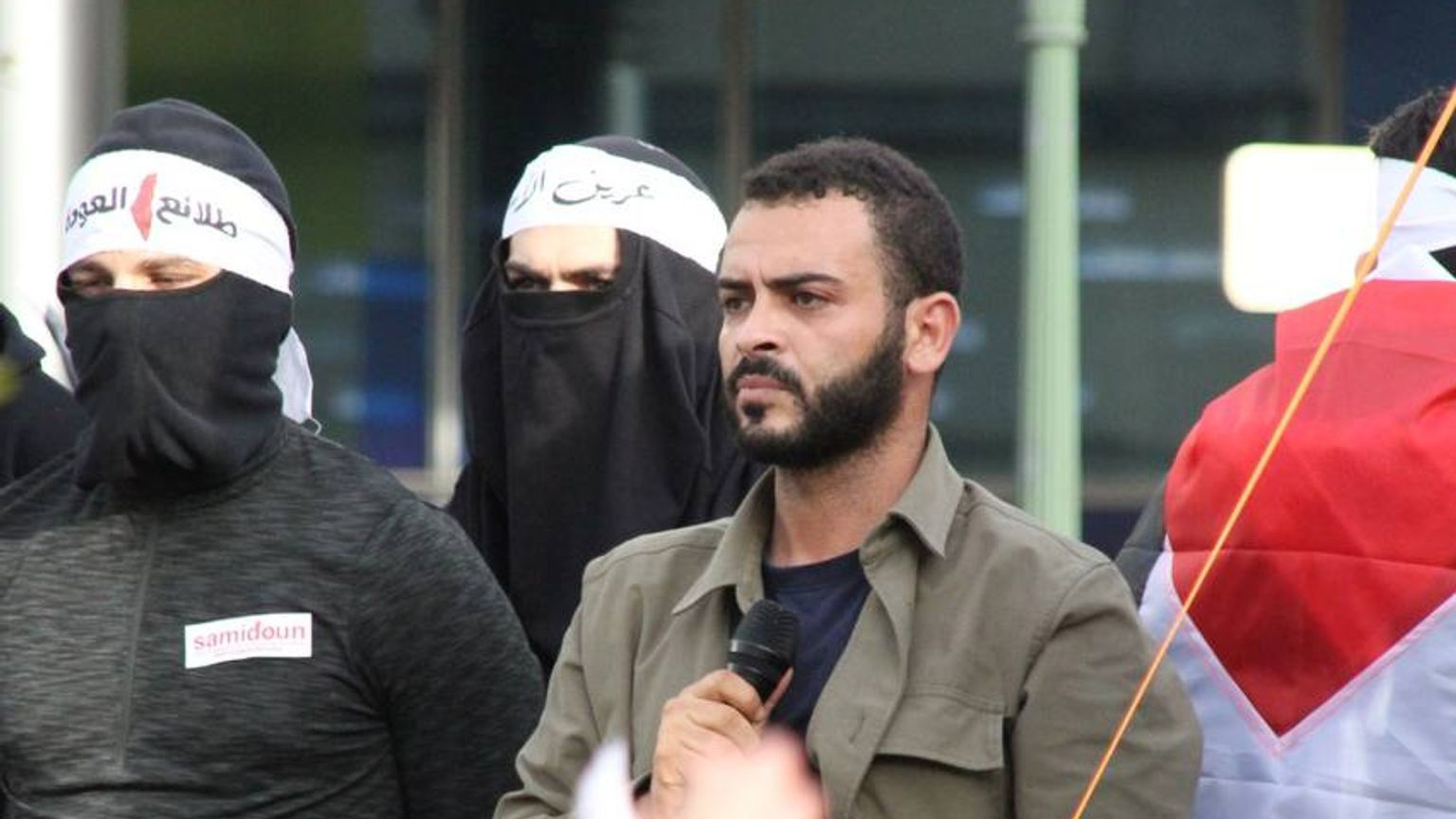 Omstreden activist Khatib in beroep tegen inreisverbod: 'Islamofoob en racistisch'